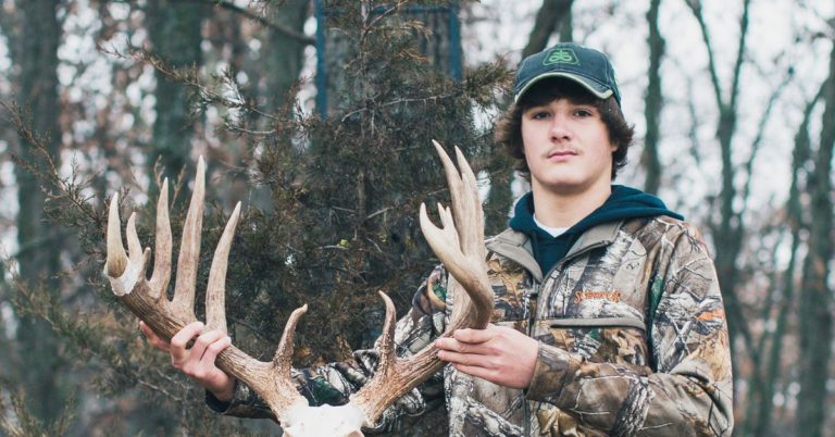 Possible New World Record Iowa Whitetail